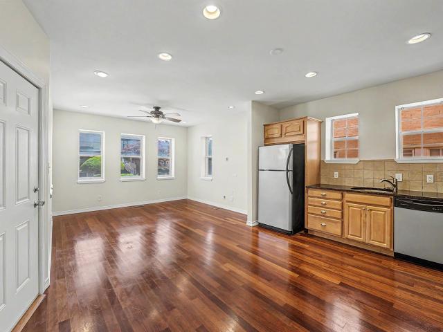 6211 Ventnor