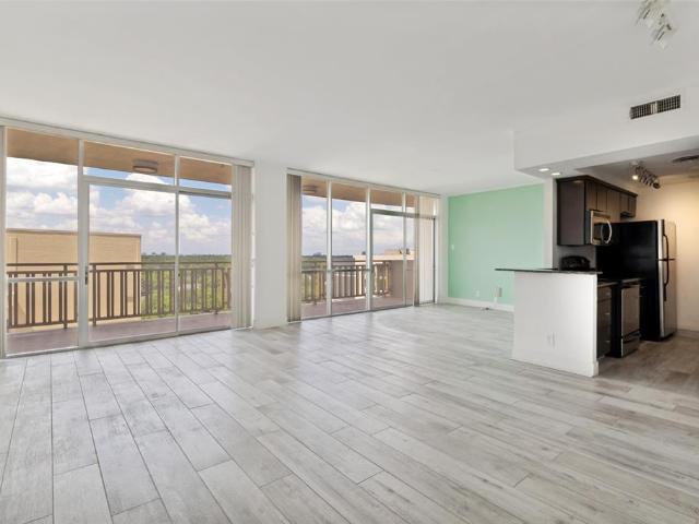 6211 W Northwest Highway # 1004