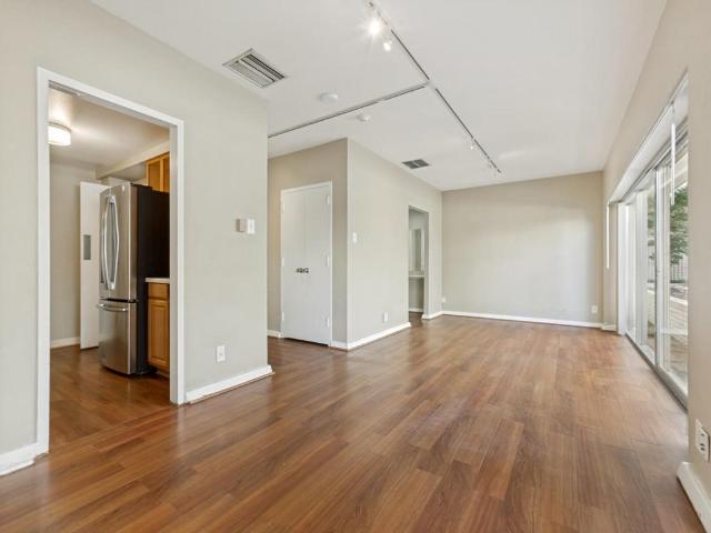 6211 W Northwest Highway # G113