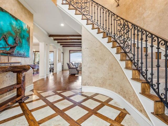 6212 Lakeside Drive
