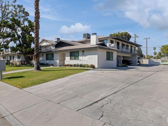 6212 Stockdale Highway