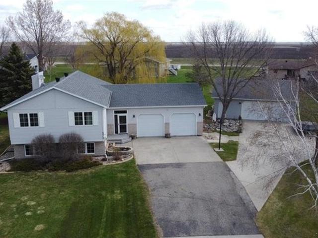 6212 13th St N, Moorhead, MN 56560
