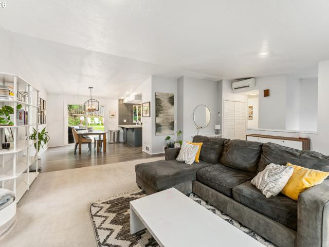 6213 SW 33rd PL