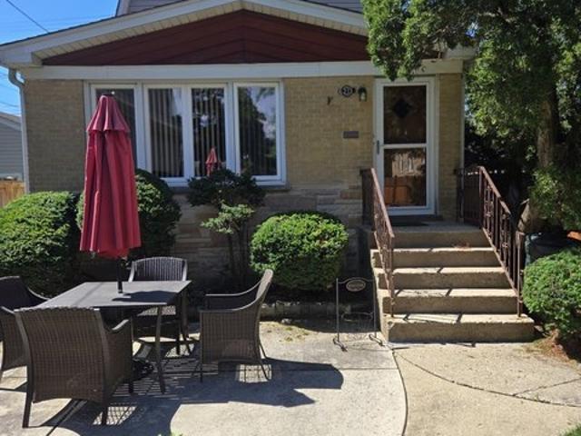6213 W Newport Ave, Chicago, IL 60634