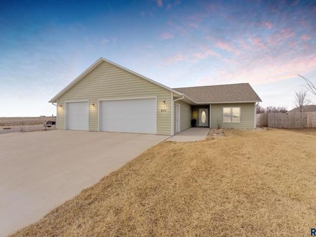 621 5th St, Chancellor, SD 57015