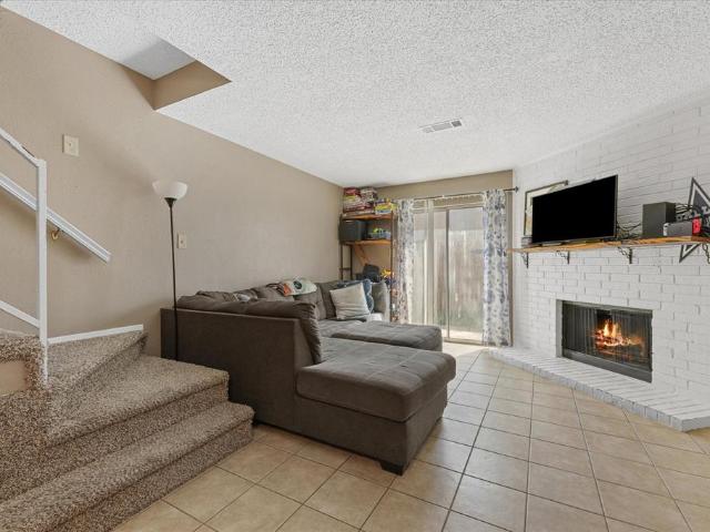621 Carriagehouse Lane # 2
