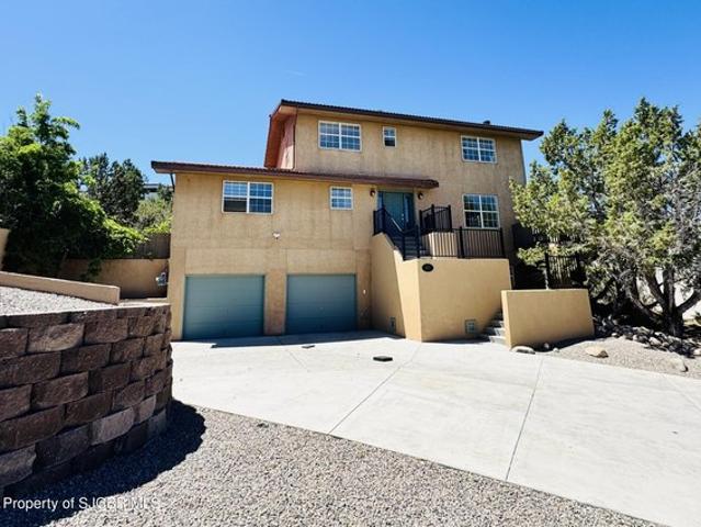621 Cerrillos Dr, Farmington, NM 87401