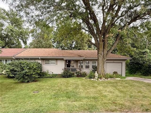 621 Cimmarron Trl, Belton, MO 64012