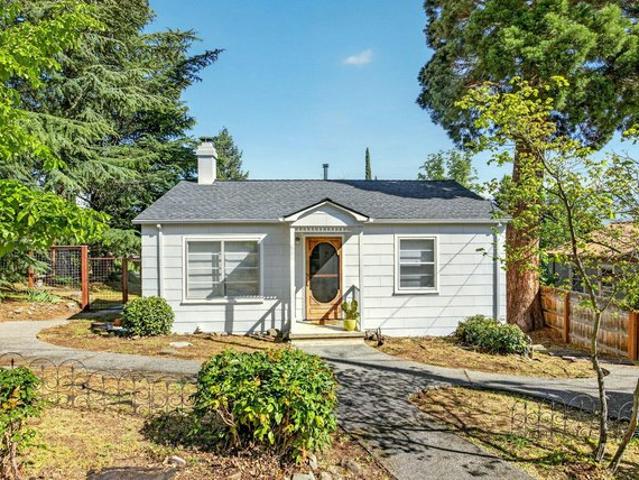 621 Altamont St, Ashland, OR 97520