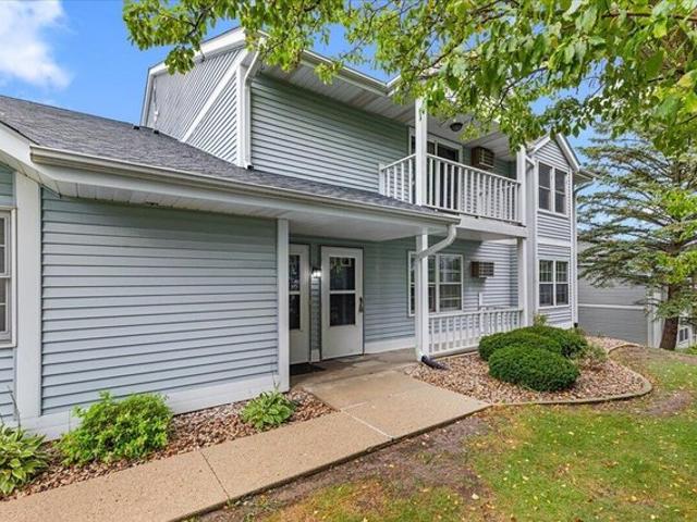 621 Barrington Ct Apt D, West Bend, WI 53095