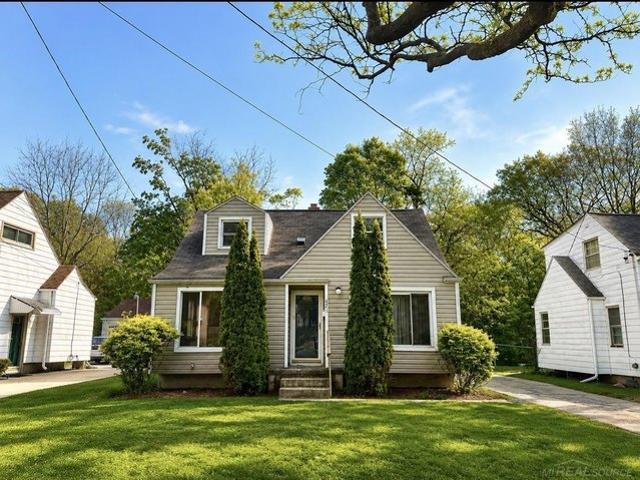 621 Bradley Ave, Flint, MI 48503