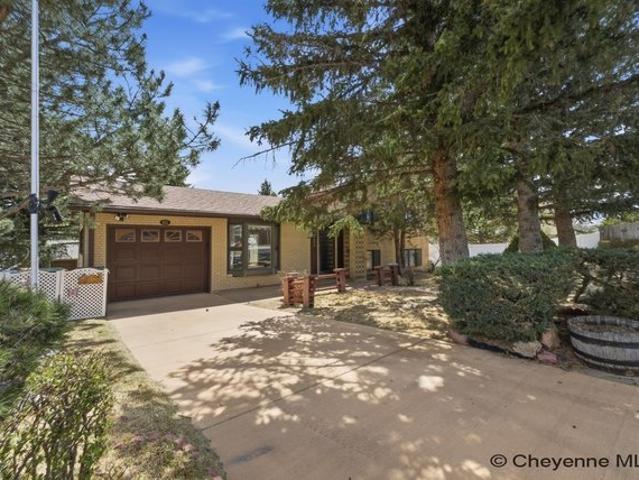 621 Golden Hill St, Cheyenne, WY 82009