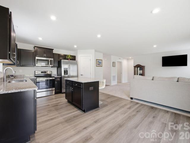 621 Grandiflora Avenue