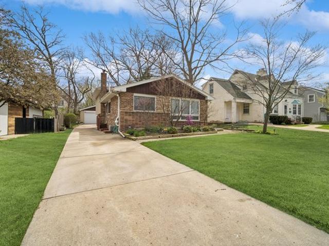 621 Echo Ln, Glenview, IL 60025