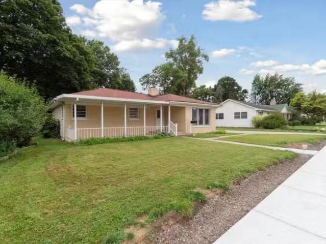 621 FOREST DR, FENTON, MI 48430 Single Family Residence For Sa.