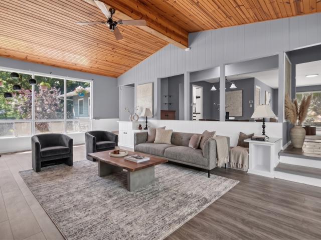 621 Hawthorne Court
