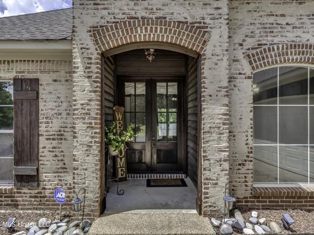 621 Huntington Dr, Brandon, MS 39047