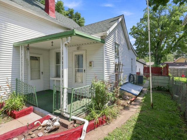 621 Oak Street