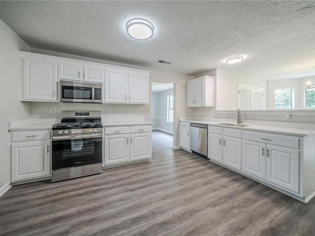 621 Lakewater View Dr, Stone Mountain, GA 30087 | MLS #7592