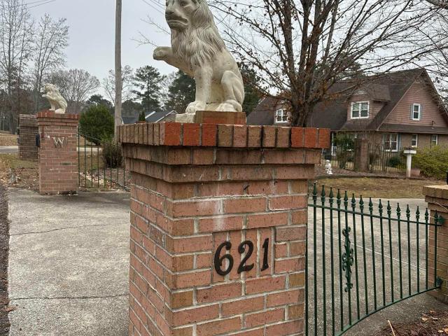 621 Leslie Lane