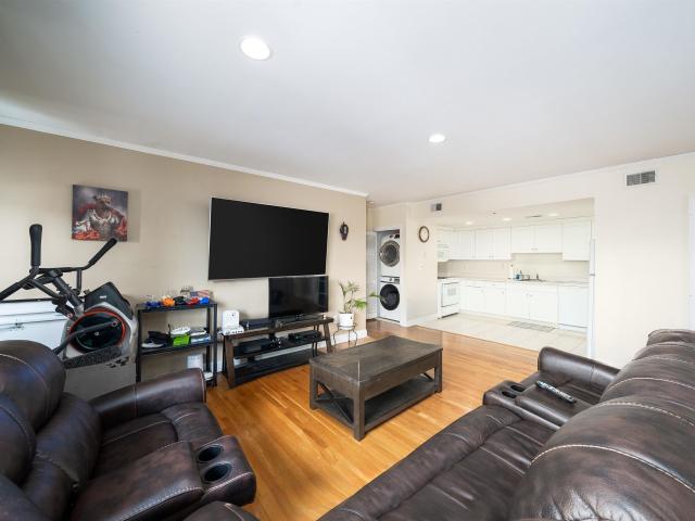 621 Monroe St # 8B