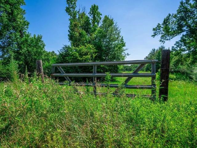 621 N 5th St, Timpson, TX 75975