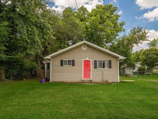 621 N Walnut Ave, Republic, MO 65738