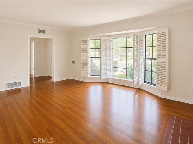 621 N Almansor