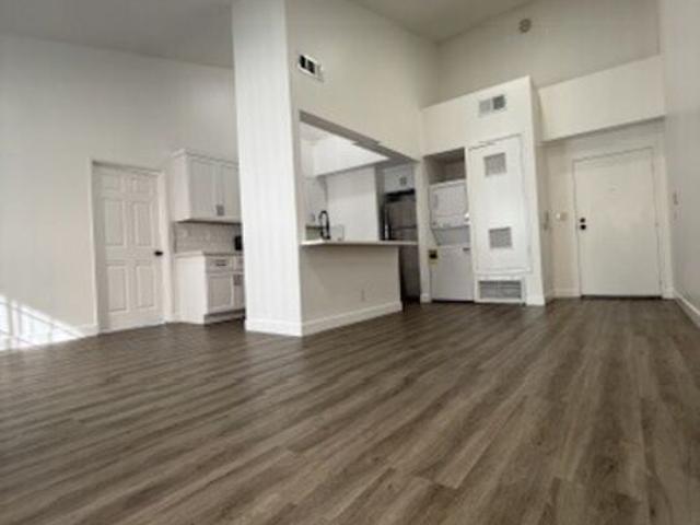 621 N Bronson Ave, Unit 201, Los Angeles, CA 90004 | Compass