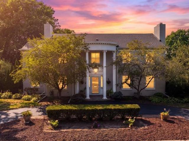 621 N Oxford Rd, Grosse Pointe Woods, MI 48236