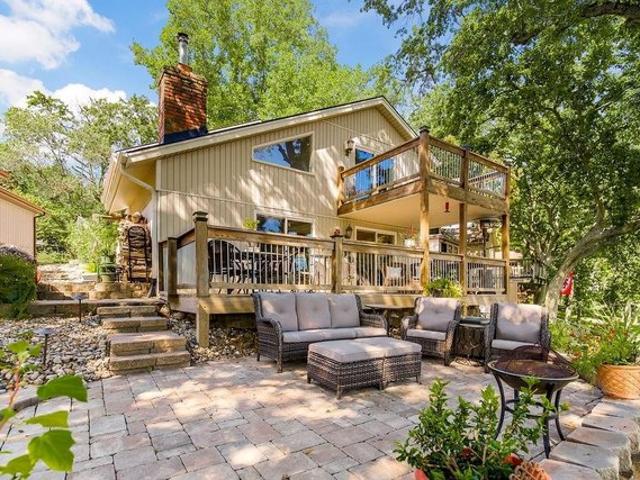 621 NW North Shore Dr, Lake Waukomis, MO 64151