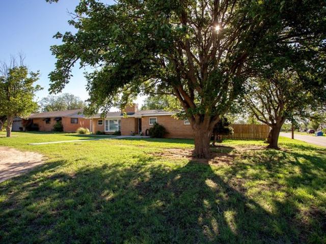 621 S McLean St, Clarendon, TX 79226