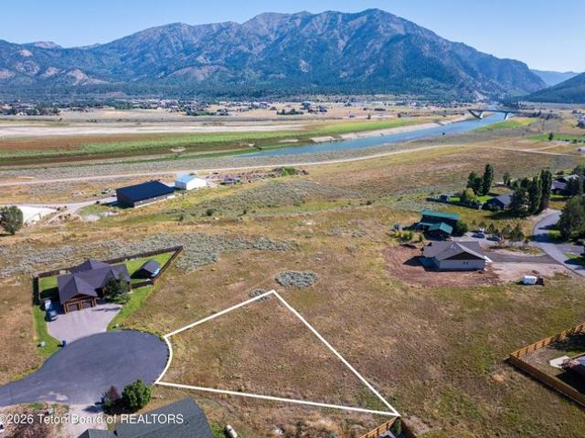 621 Snake River Dr, Alpine, WY 83128