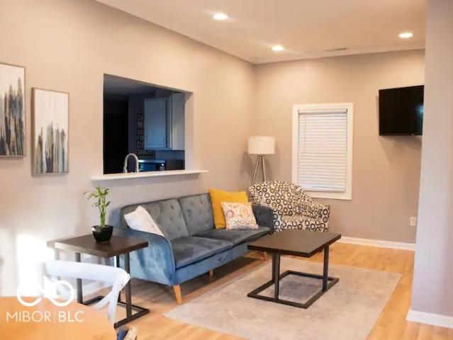 621 W 10th Street