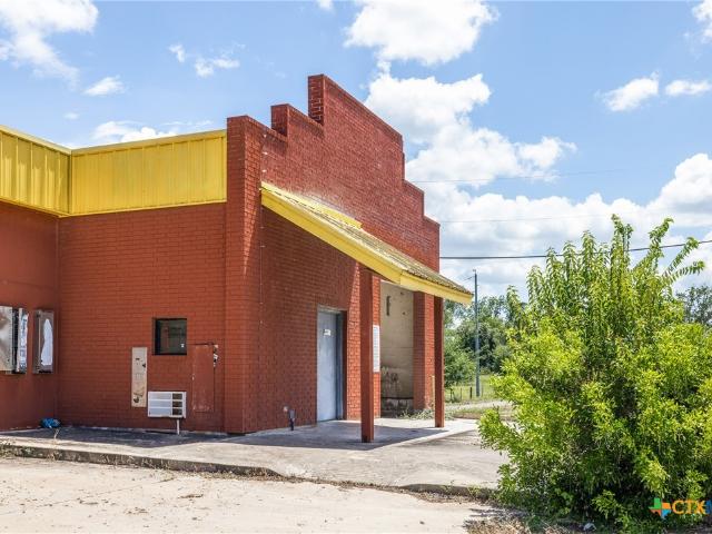 621 W Travis Street