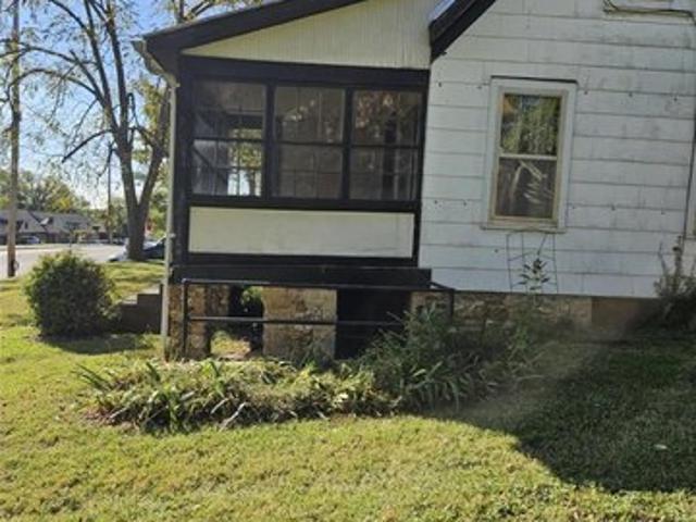 621 W Osage St, Pacific, MO 63069