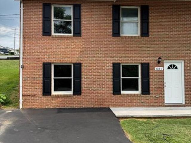621 Thompson St, Strasburg, VA 22657