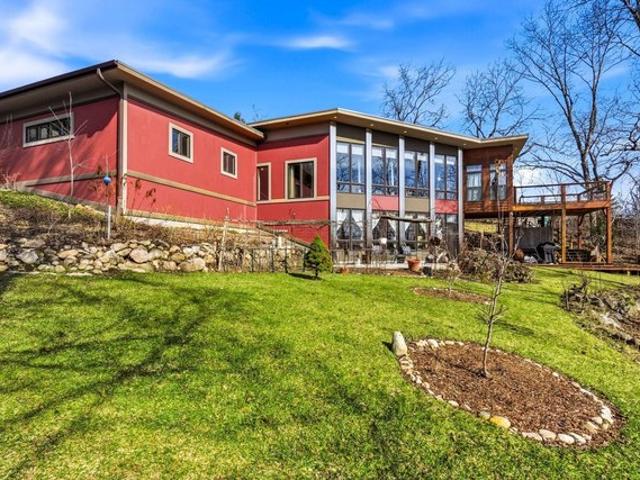 621 Violet Ct, Richfield, WI 53017