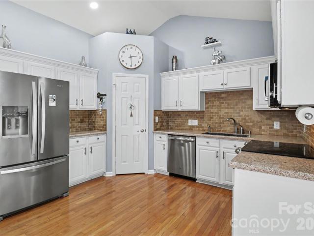 6225 Sid Crane Dr, Charlotte, NC 28216 | MLS #4374