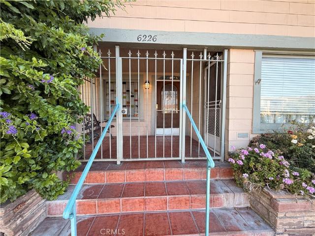 6226 Comstock