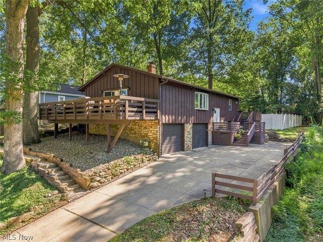 6226 Woodmoor Ave NW, Canton, OH 44718