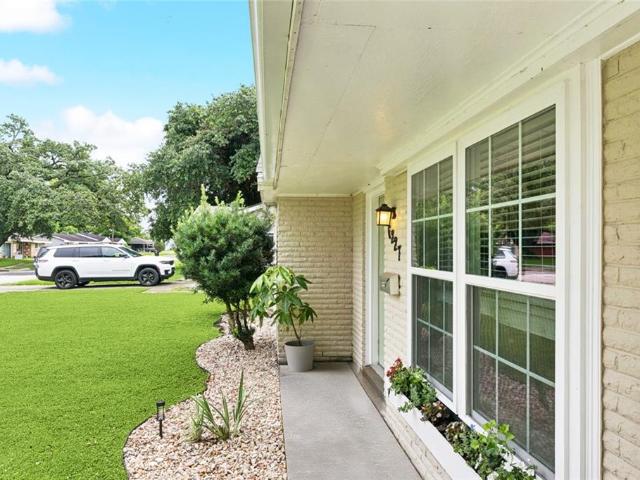 6227 Brunswick Court