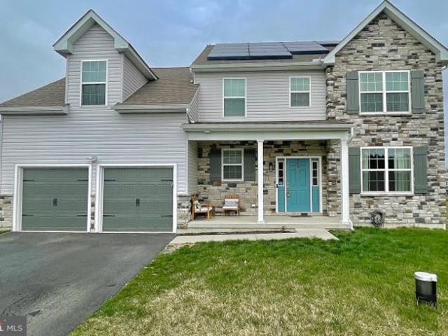 6227 Jenna Ct, Slatington, PA 18080