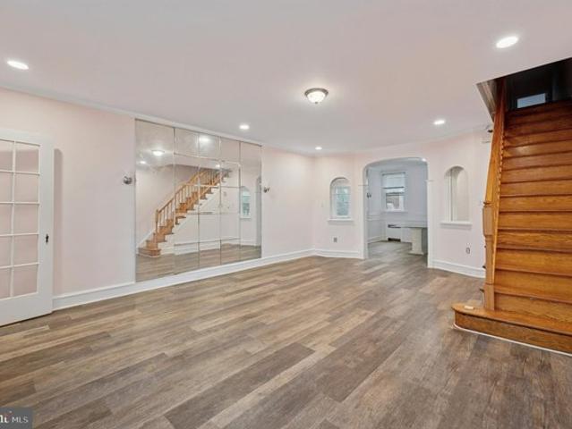 6228 Old York Rd, Philadelphia, PA 19141