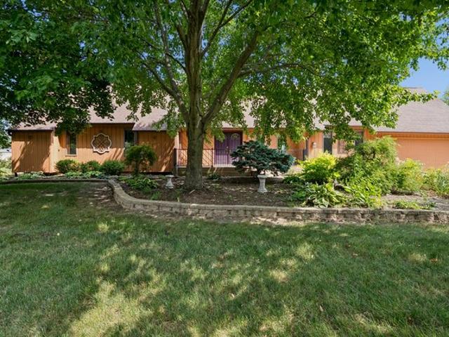 6229 Darline Dr, Saint Anne, IL 60964