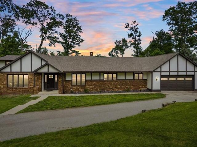6220 High Country Dr NE, Cedar Rapids, IA 52411