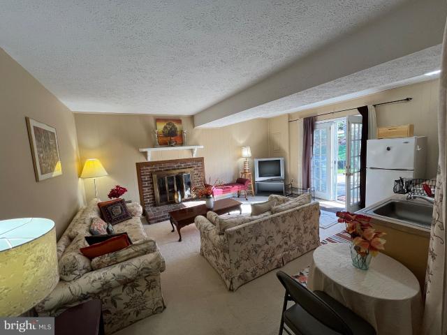 6220 Hidden Canyon Rd, Centreville, VA 20120 | MLS #VAFX2299 | Compass