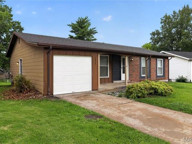 6220 Pennyrich Ct, Florissant, MO 63033