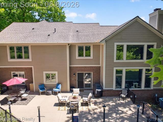 6220 Whispering Meadows Drive