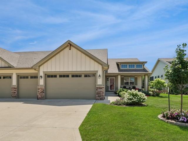 6221 Waterford Ct, Johnston, IA 50131